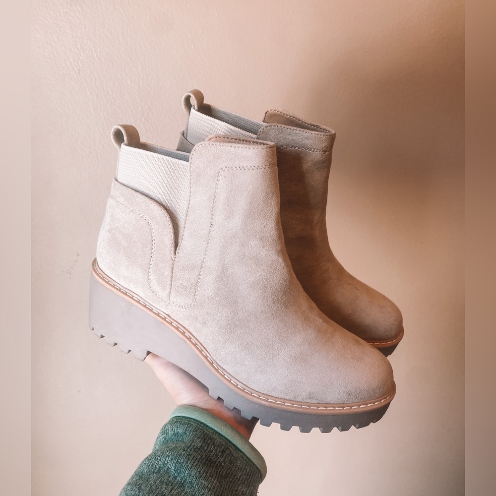 Dolce Vita Rielle Cream Lug Sole Suede Chelsea Boot - Gem